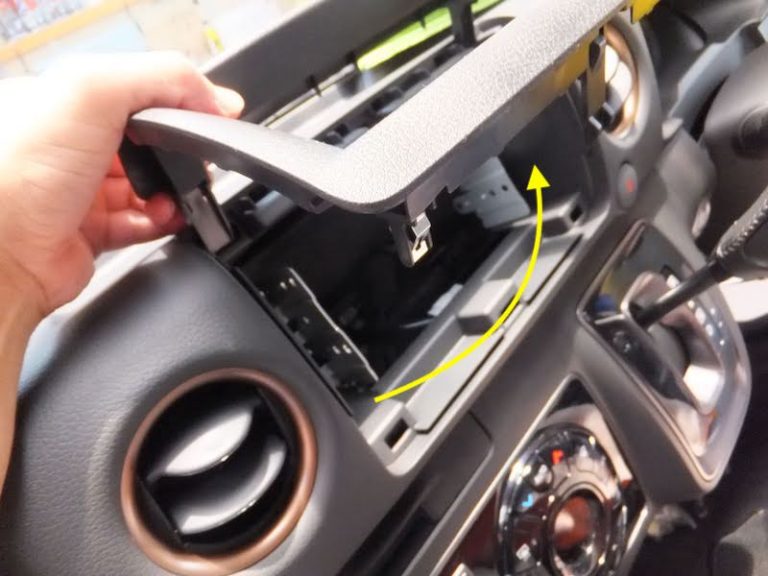 NV350 キャラバン｜ナビ取り付け ヒューズ・ACC ドラレコ電源 | ナビドラレコ取付け説明書